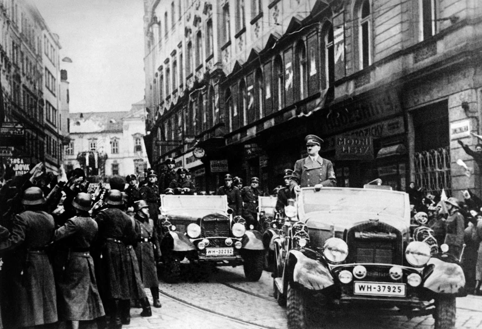 Putin’s attack on Ukraine echoes Hitler’s takeover of Czechoslovakia ...
