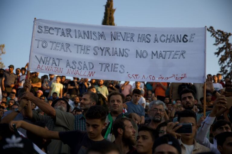 Protesters in Syria call for an overthrow of Assad – Ya Libnan
